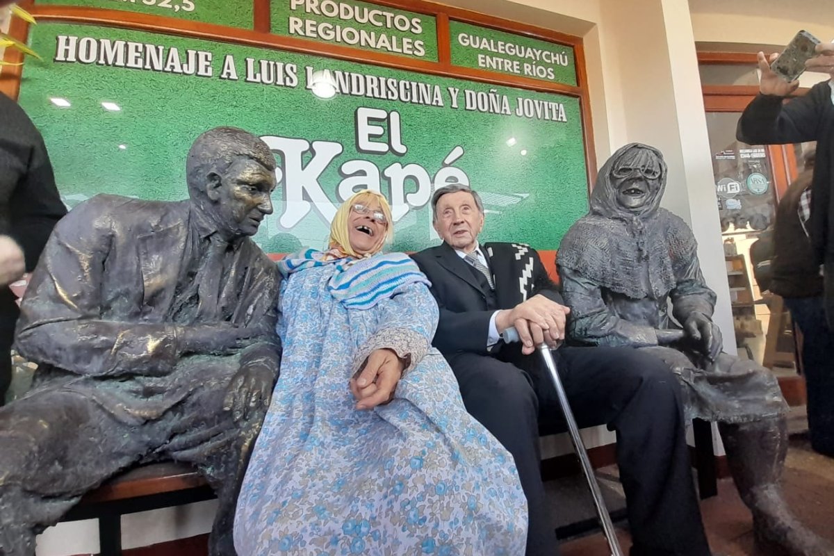 Emotivo homenaje: Con dos esculturas homenajearon a Luis Landriscina y ...