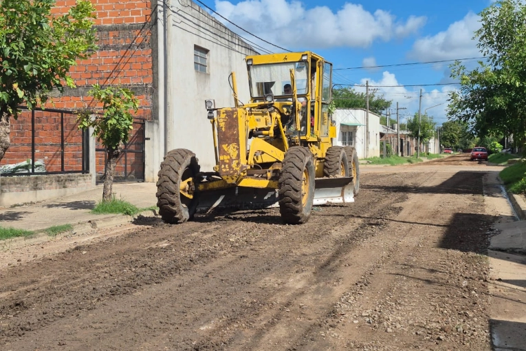 El Gobierno realiza mantenimiento de calles con aporte de material en ...